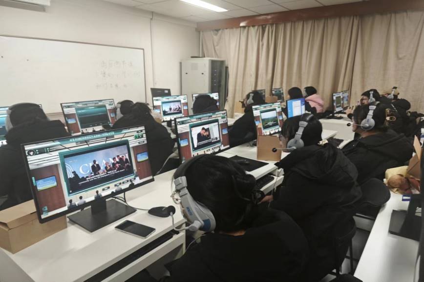 Effects and Causes of VR-Supported Interpreting Learning Environment on ...